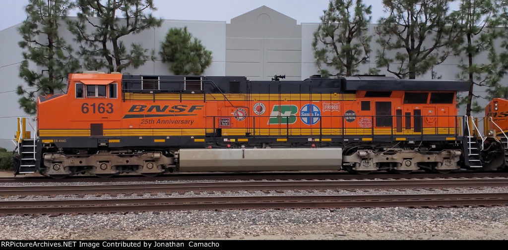 BNSF 6163 25th Anniversary unit leads